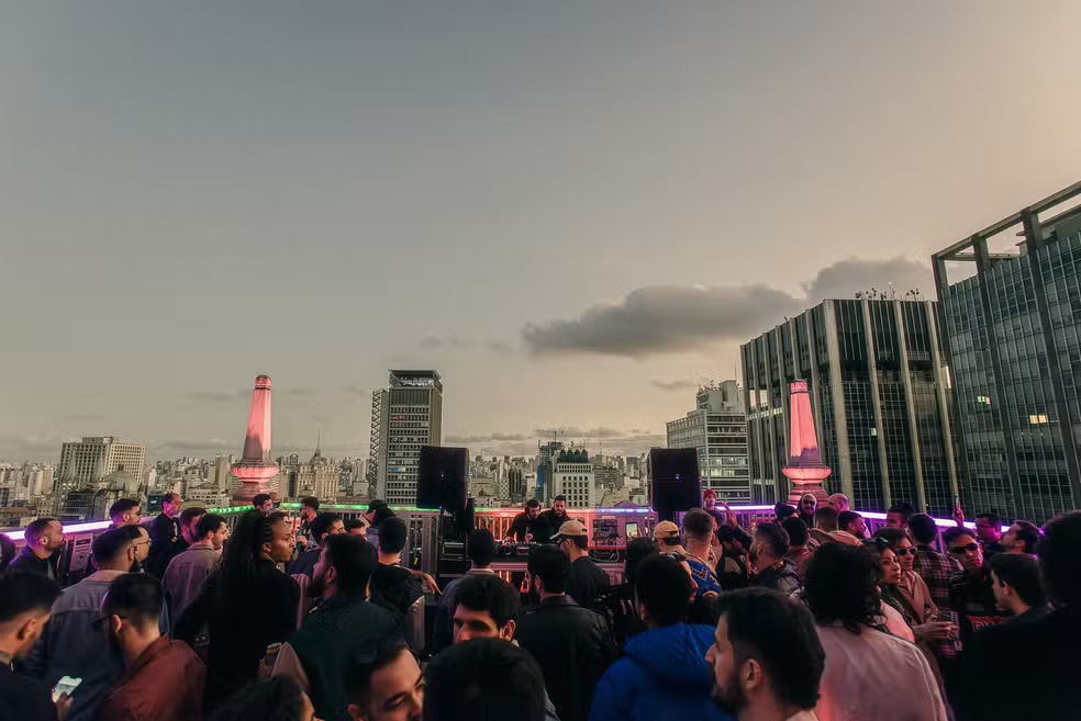 Rooftop do Edifício Martinell agita festa instagramável com vista ...